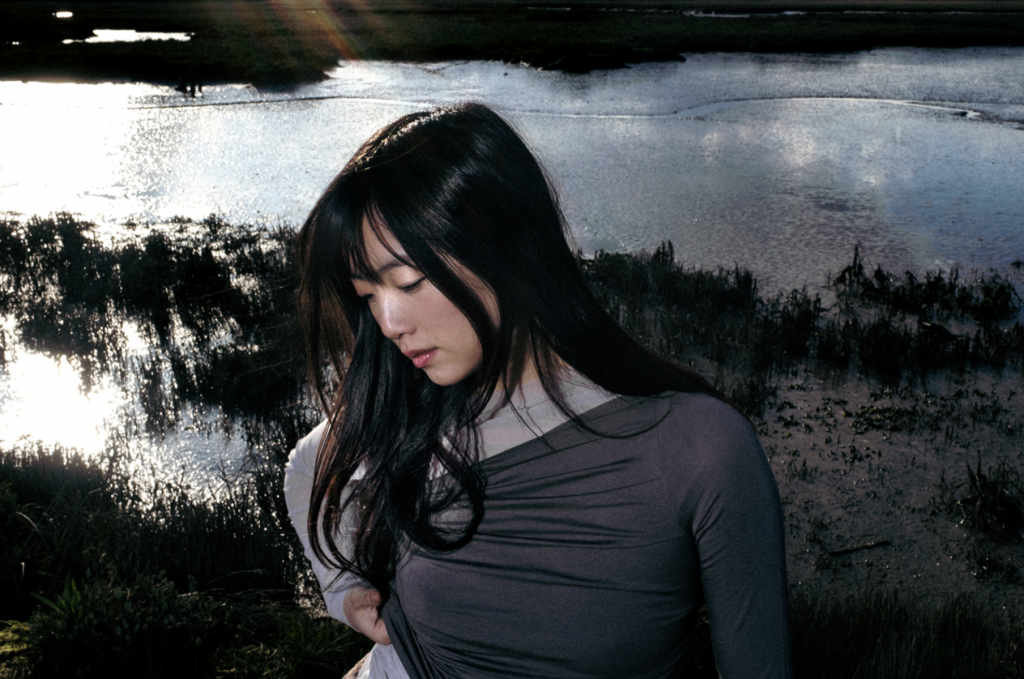 BREAKOUT ARTIST SARAH KINSLEY CONFIRMS DEBUT ALBUM ESCAPER OUT ...